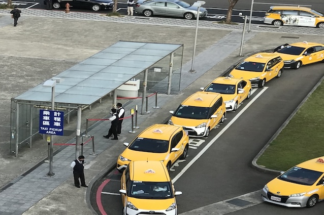 競爭到合併！Uber併購皇冠大車隊 掀台灣計程車平台整合潮 - 臺灣郵報